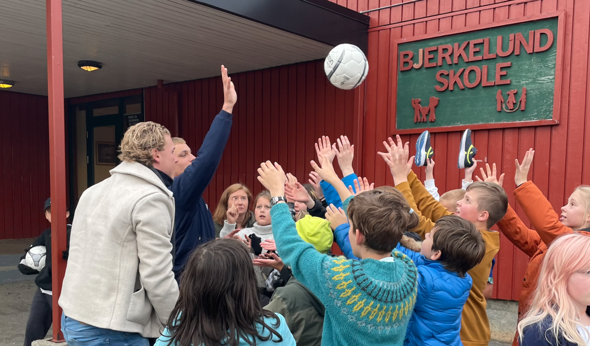 KBK og Neas med overraskelse på skolebesøk / Kristiansund