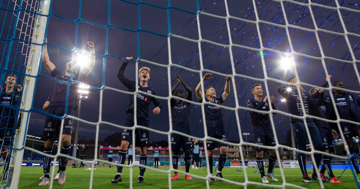 KRISTIANSUND STADION I FERD MED Å FYLLES OPP / Kristiansund